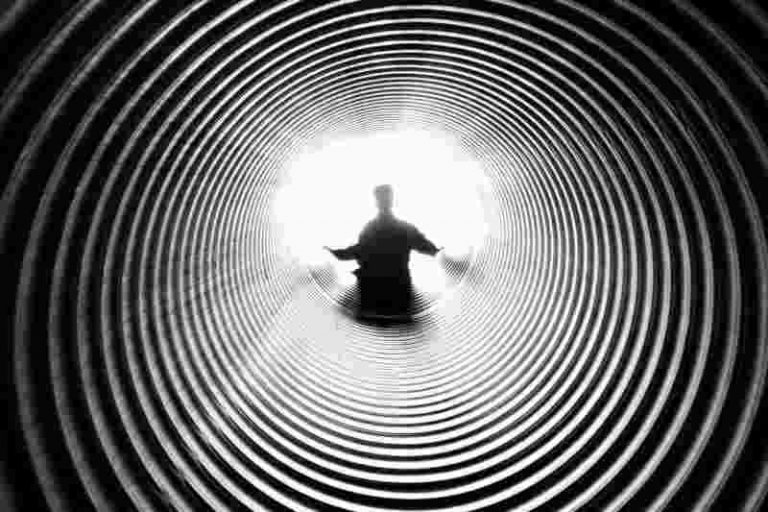 23 Signs of Hypnosis: How to Tell If Someone Is Hypnotized - Max Trance